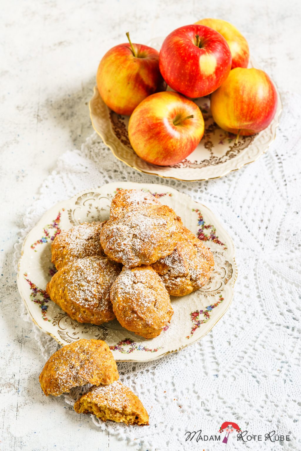 Apfel-Quark-Krapfen aus Dinkelvollkornmehl vom Backblech - Madam Rote Rübe