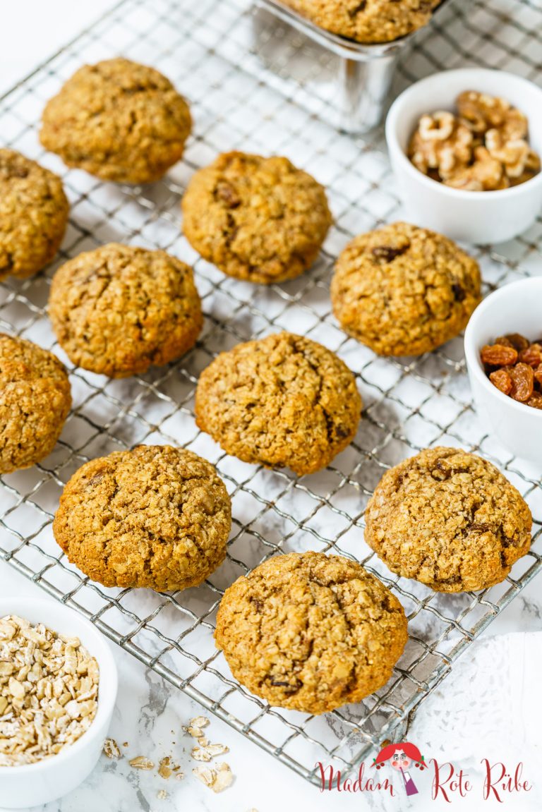 Haferflocken-Vollkorn-Cookies mit Rosinen und Walnüssen - Madam Rote Rübe