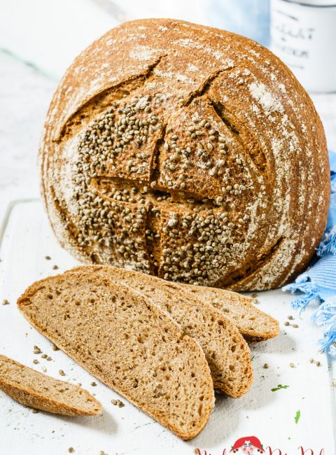 Einfaches Klosterbrot aus Weizenvollkorn für jeden Tag, für jeden Belag ...